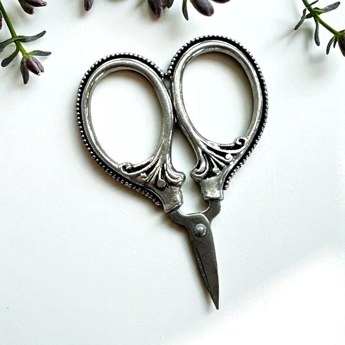 Petit Thread Snips by Firefly Notes – MarshWiggle Knitting